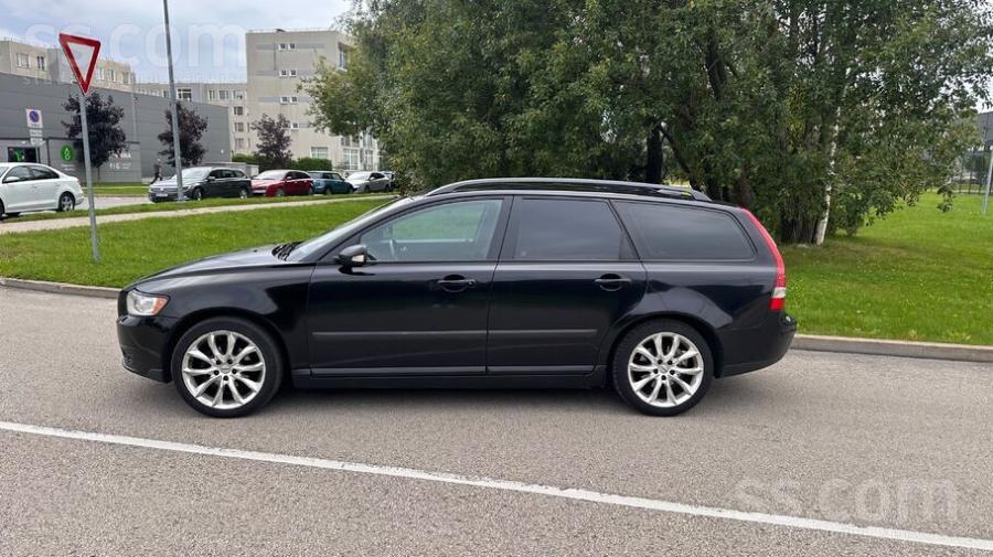 Melns Volvo V50 2005 Rīga, ar dzinēja tilpumu 1.60 L un nobraukumu 342 tūkst. km par 1450 €, foto 3 vietnē AUTOMOTO.COM.LV