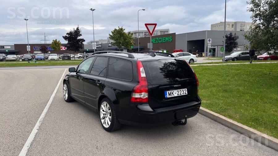 Melns Volvo V50 2005 Rīga, ar dzinēja tilpumu 1.60 L un nobraukumu 342 tūkst. km par 1450 €, foto 4 vietnē AUTOMOTO.COM.LV