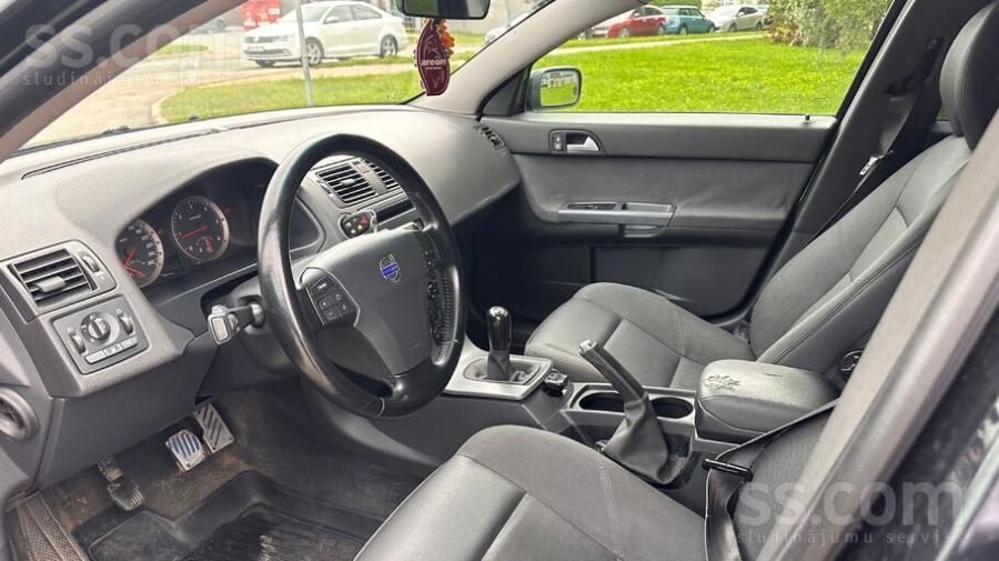Melns Volvo V50 2005 Rīga, ar dzinēja tilpumu 1.60 L un nobraukumu 342 tūkst. km par 1450 €, foto 7 vietnē AUTOMOTO.COM.LV