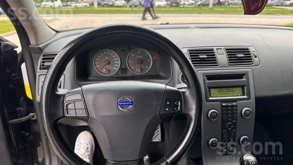 Melns Volvo V50 2005 Rīga, ar dzinēja tilpumu 1.60 L un nobraukumu 342 tūkst. km par 1450 €, foto 8 vietnē AUTOMOTO.COM.LV