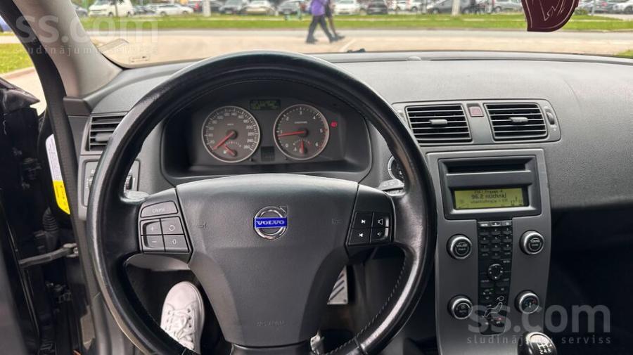 Melns Volvo V50 2005 Rīga, ar dzinēja tilpumu 1.60 L un nobraukumu 342 tūkst. km par 1450 €, foto 8 vietnē AUTOMOTO.COM.LV