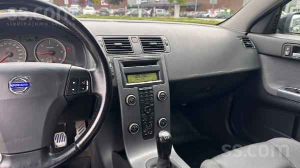 Melns Volvo V50 2005 Rīga, ar dzinēja tilpumu 1.60 L un nobraukumu 342 tūkst. km par 1450 €, foto 9 vietnē AUTOMOTO.COM.LV