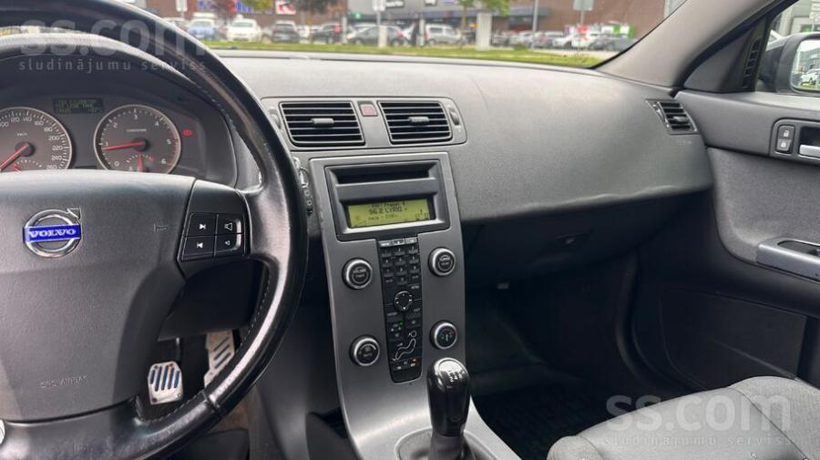 Melns Volvo V50 2005 Rīga, ar dzinēja tilpumu 1.60 L un nobraukumu 342 tūkst. km par 1450 €, foto 9 vietnē AUTOMOTO.COM.LV