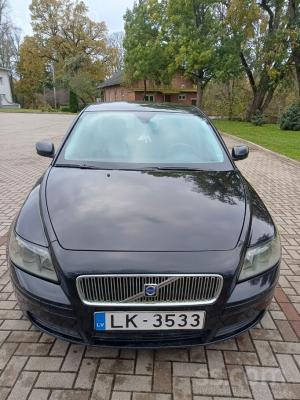 Volvo V50 2005 Valmiera vietnē Melns Volvo V50 2005 Valmiera, ar dzinēja tilpumu 2.00 L un nobraukumu 398 tūkst. km par 1350 €, foto 1 vietnē AUTOMOTO.COM.LV