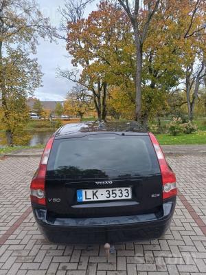 Black Volvo V50 2005 in Valmiera, with an engine capacity of 2.00 L and mileage of 398 thousand km for 1350 €, photo 4 on AUTOMOTO.COM.LV