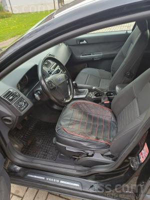Black Volvo V50 2005 in Valmiera, with an engine capacity of 2.00 L and mileage of 398 thousand km for 1350 €, photo 6 on AUTOMOTO.COM.LV