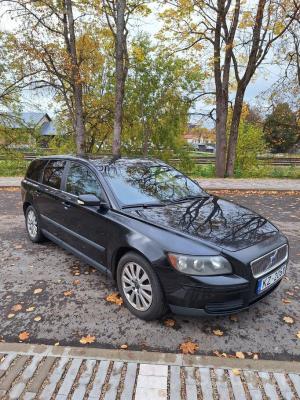 Melns Volvo V50 2005 Cēsis, ar dzinēja tilpumu 1.60 L un nobraukumu 211 tūkst. km par 1900 €, foto  vietnē AUTOMOTO.COM.LV