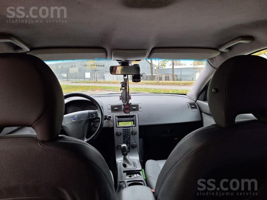 Melns Volvo V50 2005 Cēsis, ar dzinēja tilpumu 1.60 L un nobraukumu 211 tūkst. km par 1900 €, foto 3 vietnē AUTOMOTO.COM.LV
