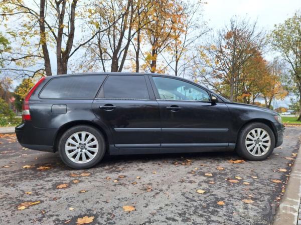 Melns Volvo V50 2005 Cēsis, ar dzinēja tilpumu 1.60 L un nobraukumu 211 tūkst. km par 1900 €, foto 6 vietnē AUTOMOTO.COM.LV