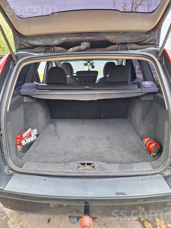 Melns Volvo V50 2005 Cēsis, ar dzinēja tilpumu 1.60 L un nobraukumu 211 tūkst. km par 1900 €, foto 7 vietnē AUTOMOTO.COM.LV