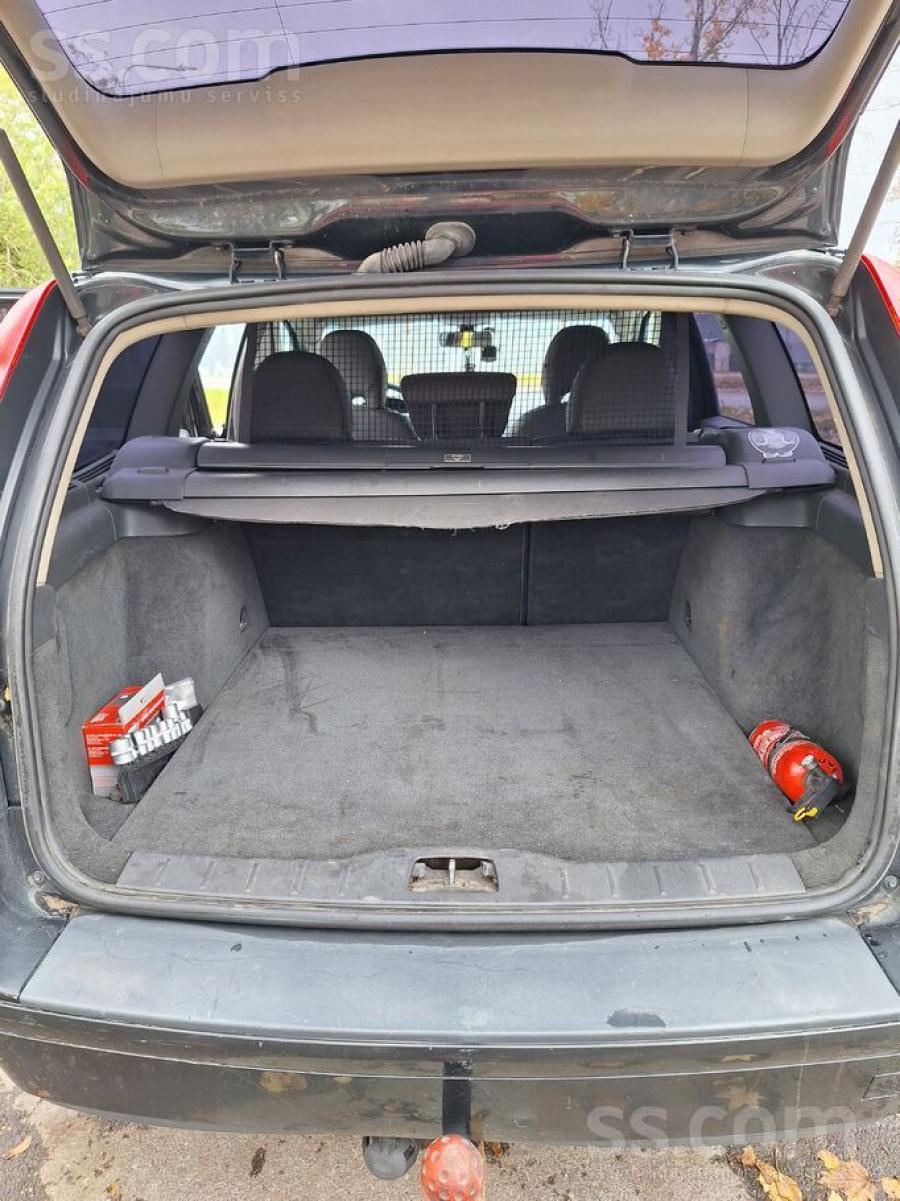 Melns Volvo V50 2005 Cēsis, ar dzinēja tilpumu 1.60 L un nobraukumu 211 tūkst. km par 1900 €, foto 7 vietnē AUTOMOTO.COM.LV
