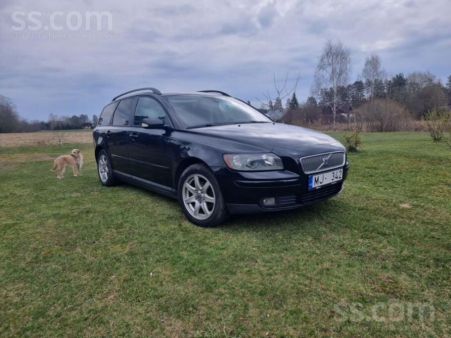 Black Volvo V50 2006 in Riga, with an engine capacity of 1.60 L and mileage of 329 thousand km for 4550 €, photo 1 on AUTOMOTO.COM.LV
