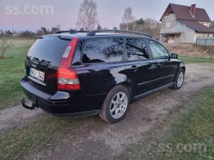 Black Volvo V50 2006 in Riga, with an engine capacity of 1.60 L and mileage of 329 thousand km for 4550 €, photo 10 on AUTOMOTO.COM.LV