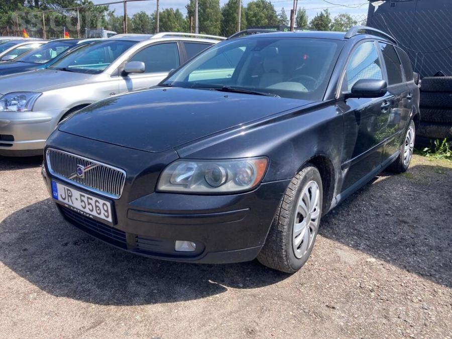 Black Volvo V50 2006 in Riga, with an engine capacity of 2.00 L and mileage of 342 thousand km for 1200 €, photo 1 on AUTOMOTO.COM.LV
