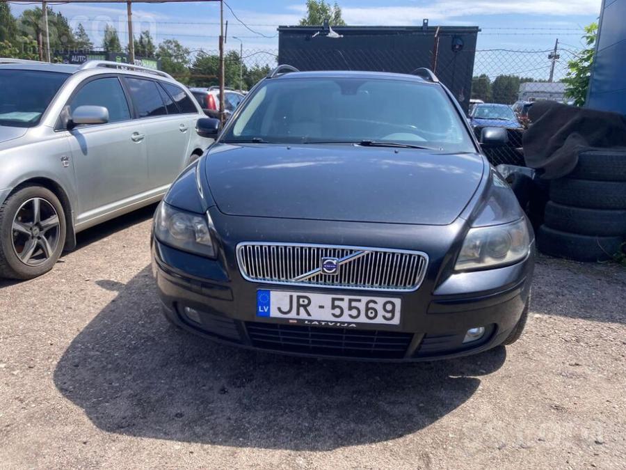 Black Volvo V50 2006 in Riga, with an engine capacity of 2.00 L and mileage of 342 thousand km for 1200 €, photo 2 on AUTOMOTO.COM.LV