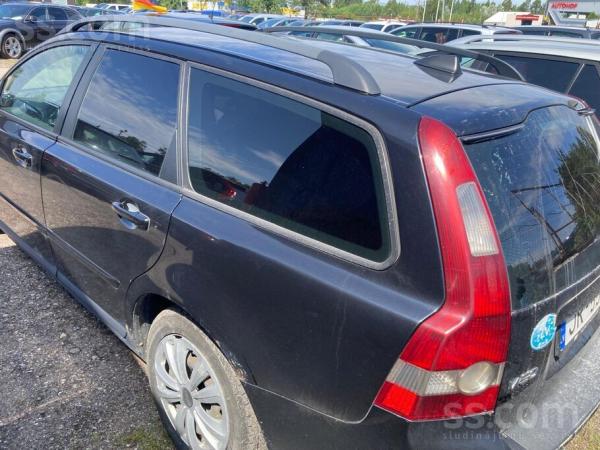 Melns Volvo V50 2006 Rīga, ar dzinēja tilpumu 2.00 L un nobraukumu 342 tūkst. km par 1200 €, foto 5 vietnē AUTOMOTO.COM.LV