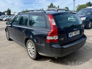 Black Volvo V50 2006 in Riga, with an engine capacity of 2.40 L and mileage of 0 thousand km for 1390 €, photo 5 on AUTOMOTO.COM.LV