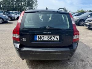 Black Volvo V50 2006 in Riga, with an engine capacity of 2.40 L and mileage of 0 thousand km for 1390 €, photo 6 on AUTOMOTO.COM.LV