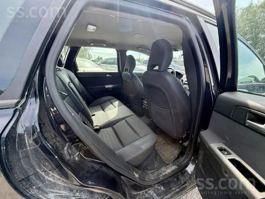 Black Volvo V50 2006 in Riga, with an engine capacity of 2.40 L and mileage of 0 thousand km for 1390 €, photo 15 on AUTOMOTO.COM.LV