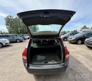Black Volvo V50 2006 in Riga, with an engine capacity of 2.40 L and mileage of 0 thousand km for 1390 €, photo 16 on AUTOMOTO.COM.LV