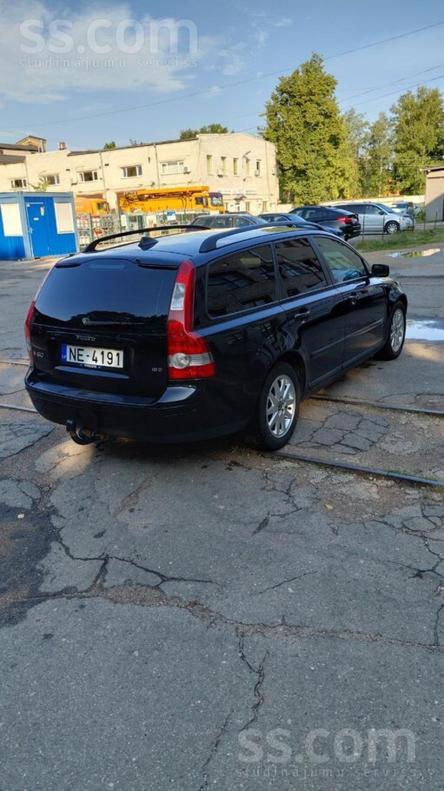 Black Volvo V50 2006 in Tukums, with an engine capacity of 1.60 L and mileage of 241 thousand km for 3300 €, photo 2 on AUTOMOTO.COM.LV