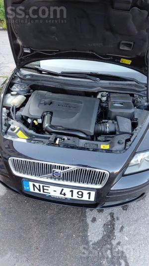 Black Volvo V50 2006 in Tukums, with an engine capacity of 1.60 L and mileage of 241 thousand km for 3300 €, photo 5 on AUTOMOTO.COM.LV