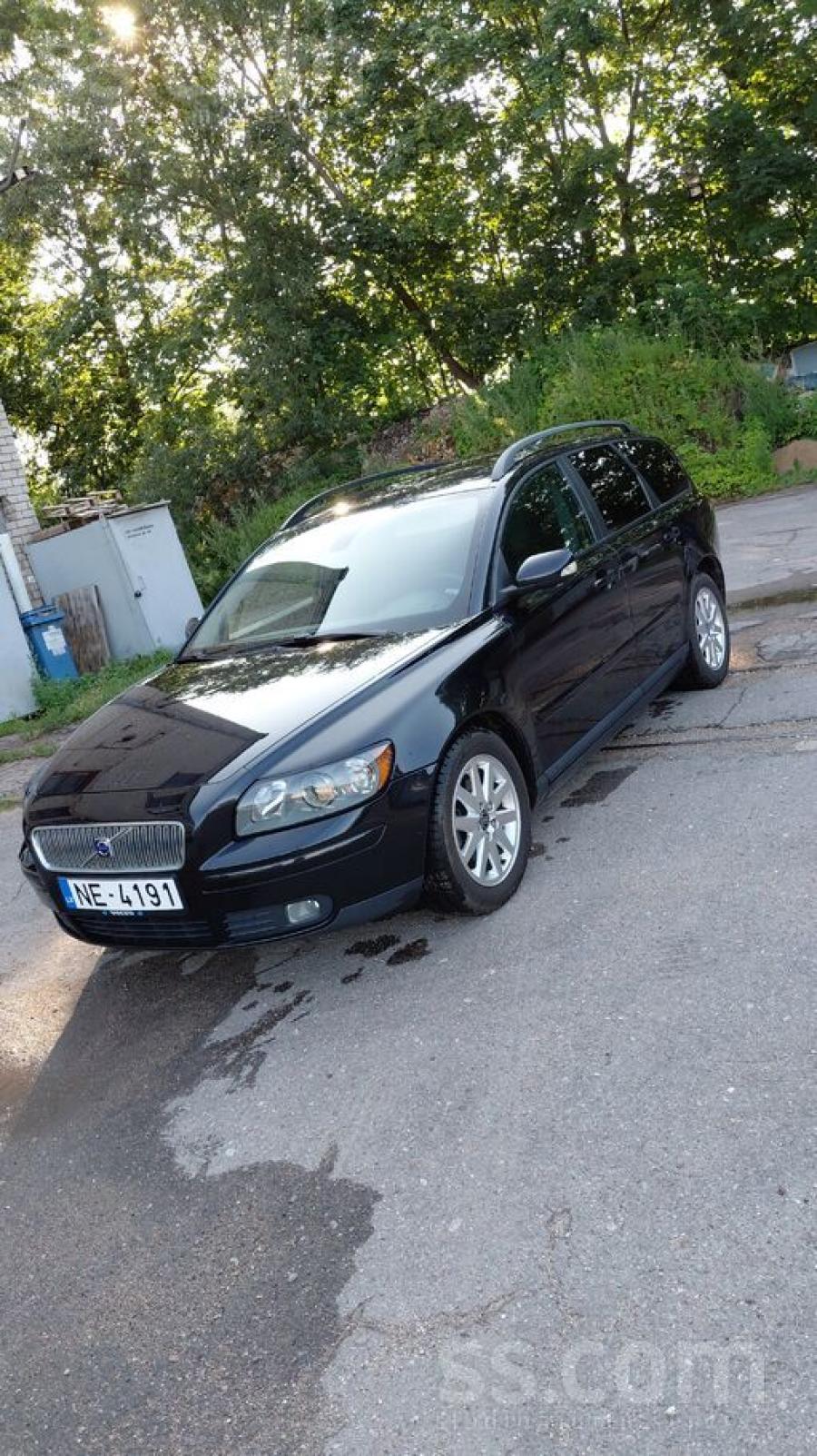 Black Volvo V50 2006 in Tukums, with an engine capacity of 1.60 L and mileage of 241 thousand km for 3300 €, photo 7 on AUTOMOTO.COM.LV