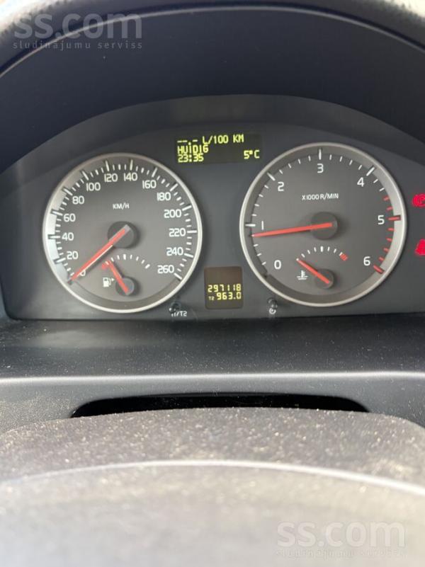 Black Volvo V50 2006 in Talsi, with an engine capacity of 1.60 L and mileage of 297 thousand km for 1550 €, photo 11 on AUTOMOTO.COM.LV