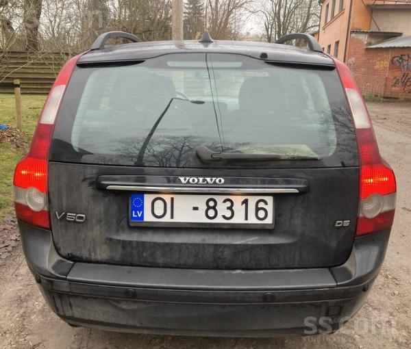 Melns Volvo V50 2006 Rīga, ar dzinēja tilpumu 2.40 L un nobraukumu 436 tūkst. km par 1800 €, foto 4 vietnē AUTOMOTO.COM.LV