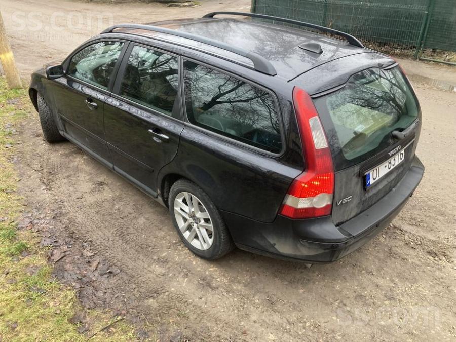 Black Volvo V50 2006 in Riga, with an engine capacity of 2.40 L and mileage of 436 thousand km for 1800 €, photo 10 on AUTOMOTO.COM.LV