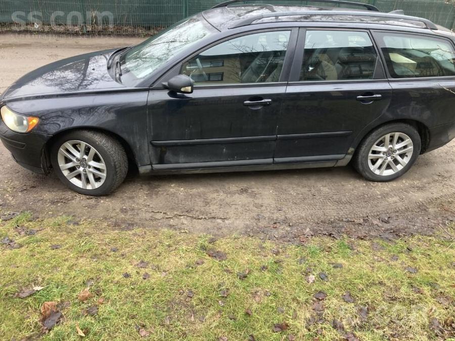 Black Volvo V50 2006 in Riga, with an engine capacity of 2.40 L and mileage of 436 thousand km for 1800 €, photo 11 on AUTOMOTO.COM.LV