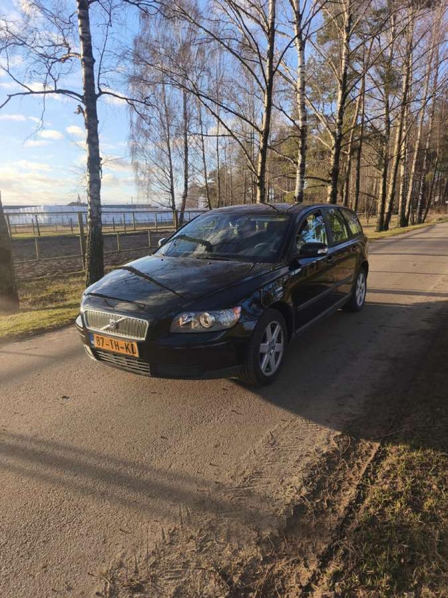 Melns Volvo V50 2006 Tauragė, ar dzinēja tilpumu 1.56 L un nobraukumu 275 tūkst. km par 1999 €, foto 3 vietnē AUTOMOTO.COM.LV