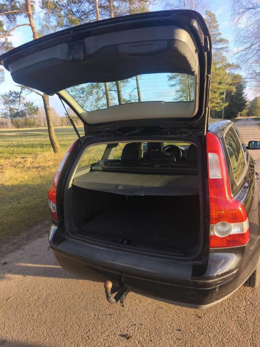 Melns Volvo V50 2006 Tauragė, ar dzinēja tilpumu 1.56 L un nobraukumu 275 tūkst. km par 1999 €, foto 6 vietnē AUTOMOTO.COM.LV