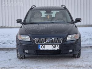 Black Volvo V50 2006 in Riga, with an engine capacity of 1.60 L and mileage of 0 thousand km for 1750 €, photo 3 on AUTOMOTO.COM.LV