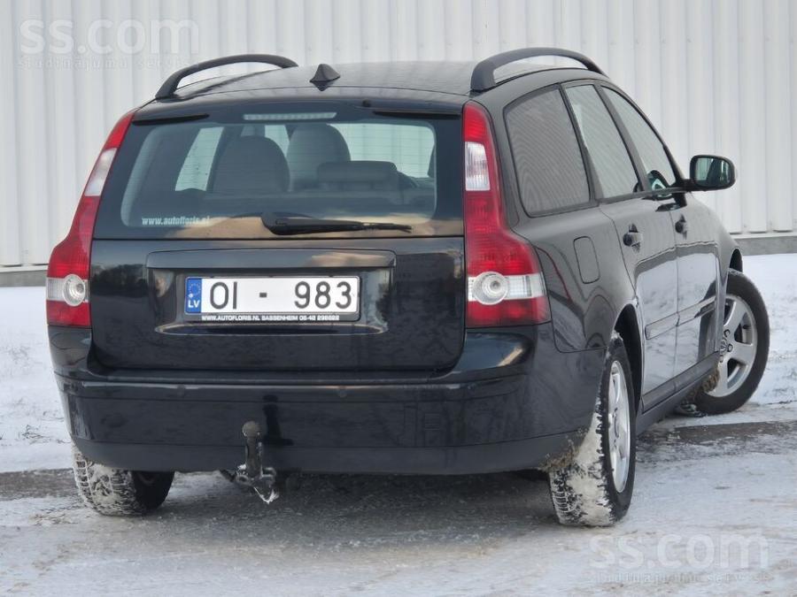 Black Volvo V50 2006 in Riga, with an engine capacity of 1.60 L and mileage of 0 thousand km for 1750 €, photo 10 on AUTOMOTO.COM.LV