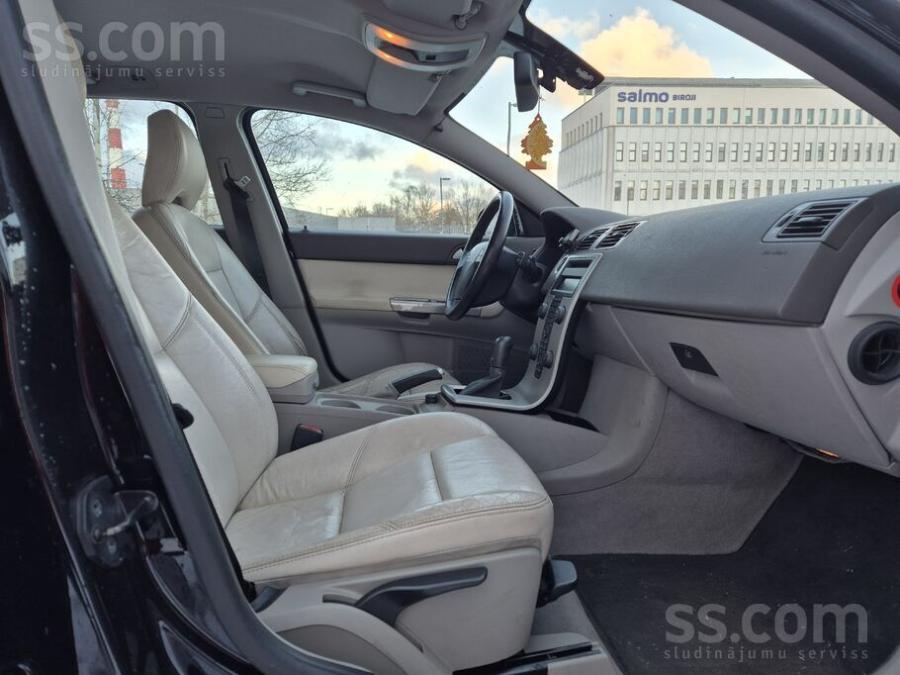 Black Volvo V50 2006 in Riga, with an engine capacity of 1.60 L and mileage of 0 thousand km for 1750 €, photo 21 on AUTOMOTO.COM.LV