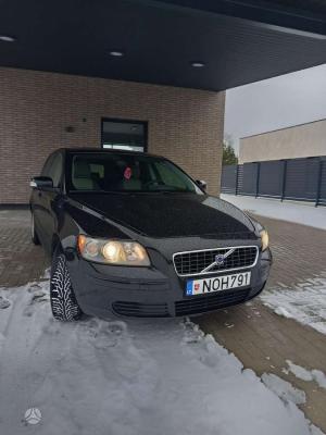 Black Volvo V50 2006 in Siauliai, with an engine capacity of 1.56 L and mileage of 267 thousand km for 2100 €, photo 3 on AUTOMOTO.COM.LV