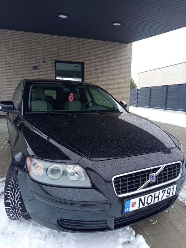 Black Volvo V50 2006 in Siauliai, with an engine capacity of 1.56 L and mileage of 267 thousand km for 2100 €, photo 4 on AUTOMOTO.COM.LV