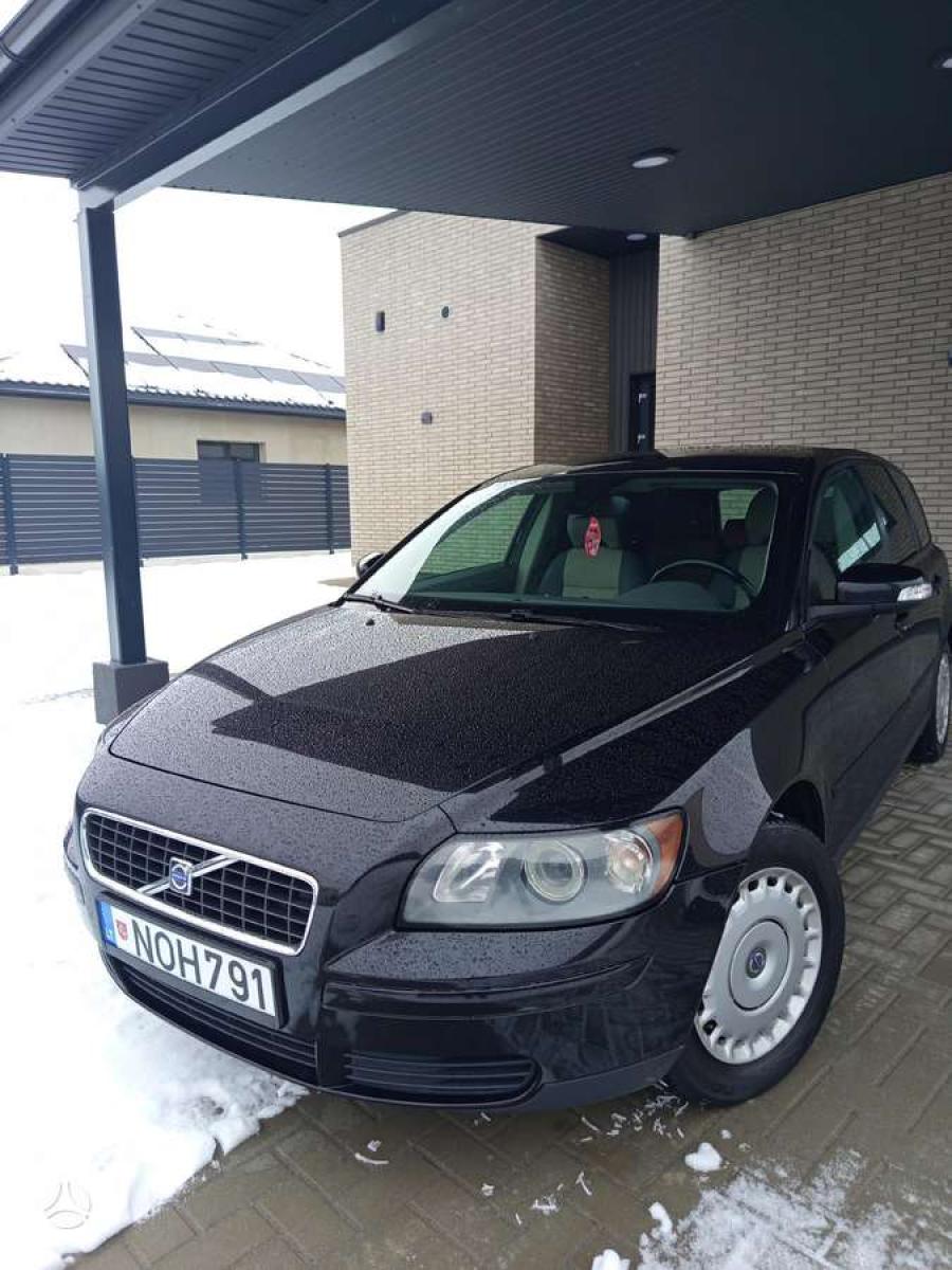 Black Volvo V50 2006 in Siauliai, with an engine capacity of 1.56 L and mileage of 267 thousand km for 2100 €, photo 5 on AUTOMOTO.COM.LV