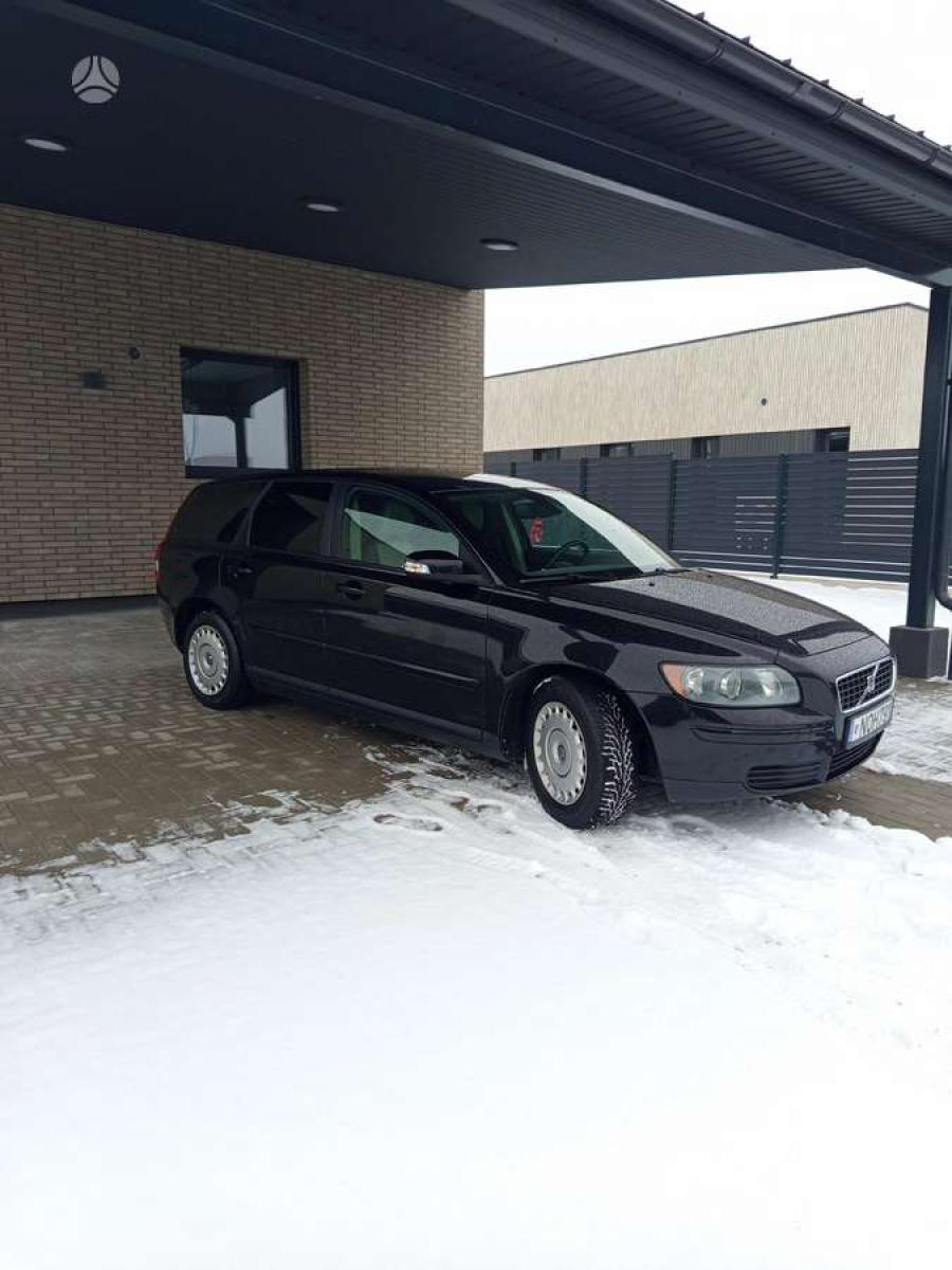 Black Volvo V50 2006 in Siauliai, with an engine capacity of 1.56 L and mileage of 267 thousand km for 2100 €, photo 6 on AUTOMOTO.COM.LV