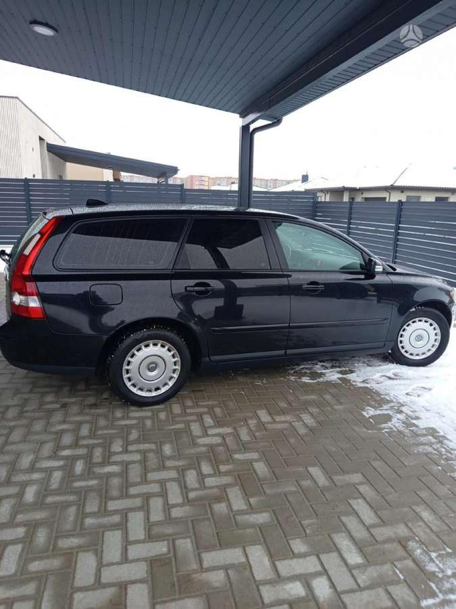 Black Volvo V50 2006 in Siauliai, with an engine capacity of 1.56 L and mileage of 267 thousand km for 2100 €, photo 12 on AUTOMOTO.COM.LV