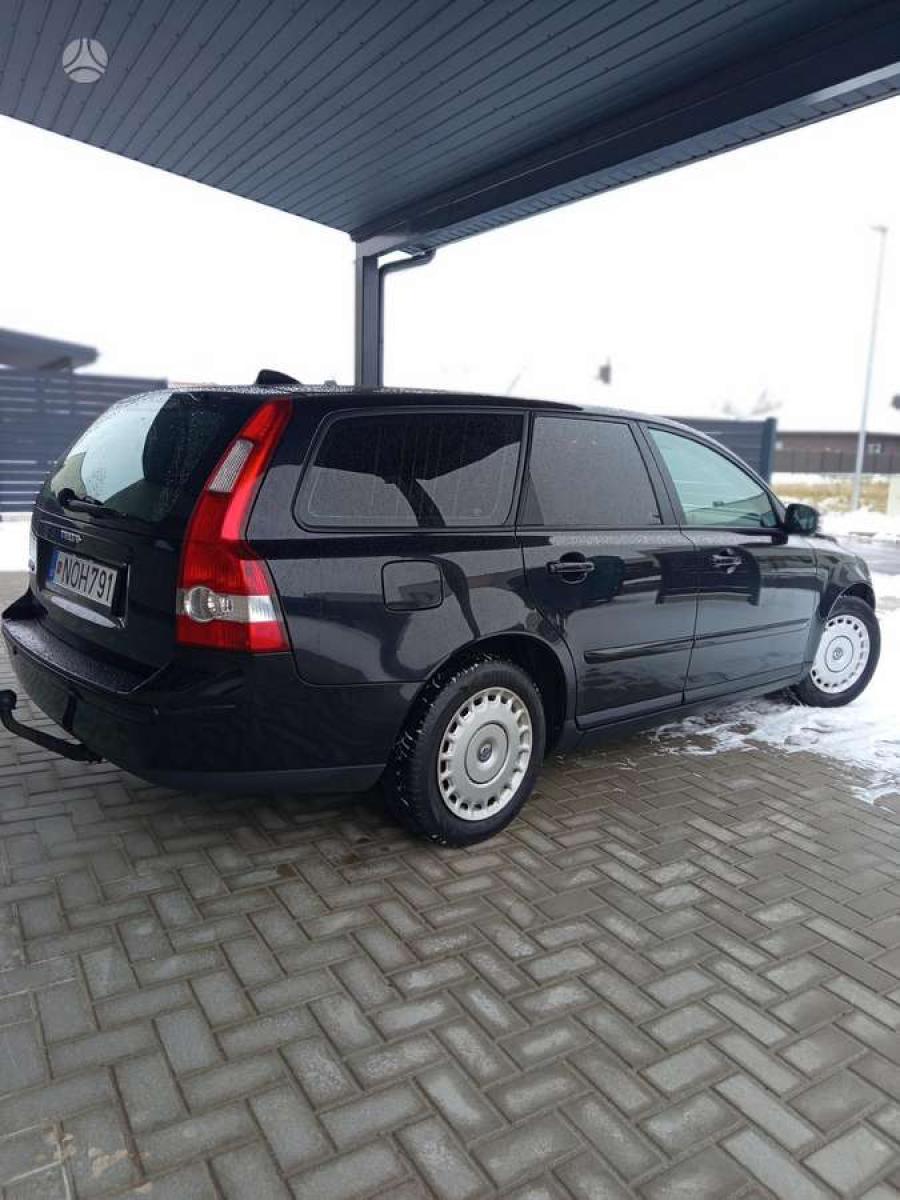 Black Volvo V50 2006 in Siauliai, with an engine capacity of 1.56 L and mileage of 267 thousand km for 2100 €, photo 14 on AUTOMOTO.COM.LV