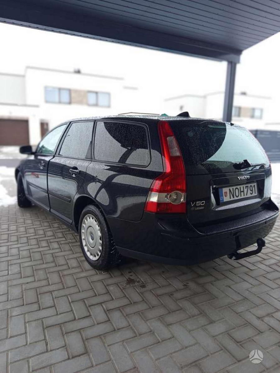 Black Volvo V50 2006 in Siauliai, with an engine capacity of 1.56 L and mileage of 267 thousand km for 2100 €, photo 16 on AUTOMOTO.COM.LV