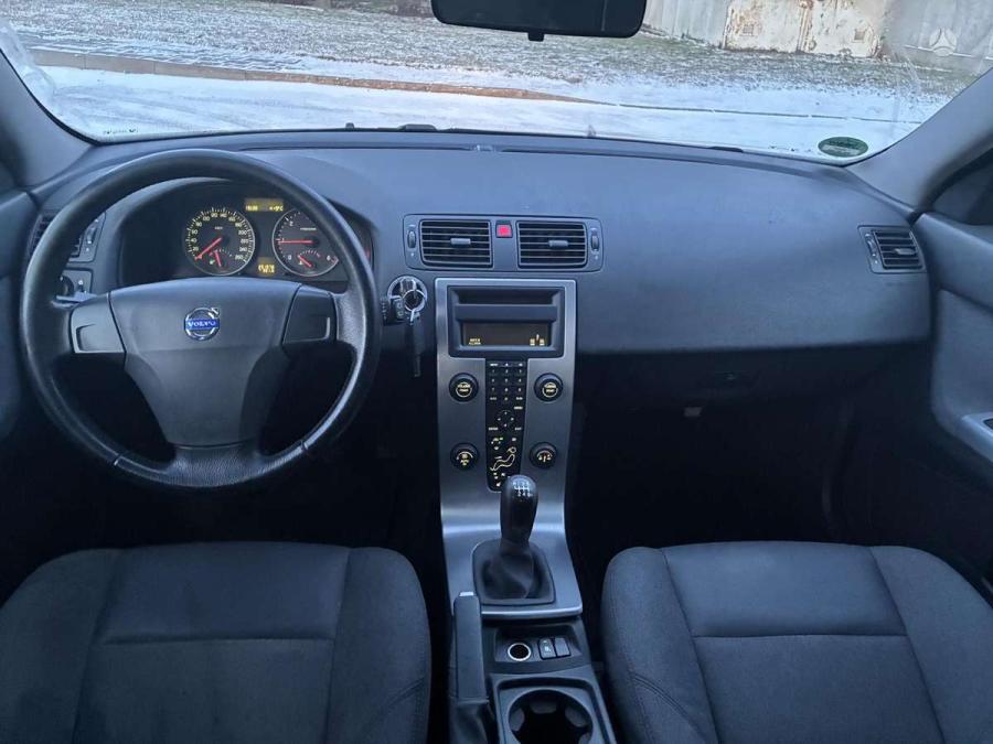 Melns Volvo V50 2006 Kėdainiai, ar dzinēja tilpumu 2.00 L un nobraukumu 252 tūkst. km par 2000 €, foto 7 vietnē AUTOMOTO.COM.LV