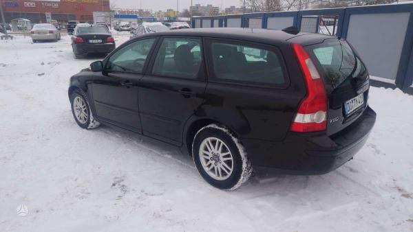 Melns Volvo V50 2006 Šauļi, ar dzinēja tilpumu 1.56 L un nobraukumu 245 tūkst. km par 2299 €, foto 3 vietnē AUTOMOTO.COM.LV