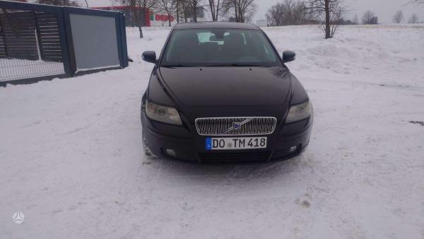 Melns Volvo V50 2006 Šauļi, ar dzinēja tilpumu 1.56 L un nobraukumu 245 tūkst. km par 2299 €, foto 4 vietnē AUTOMOTO.COM.LV