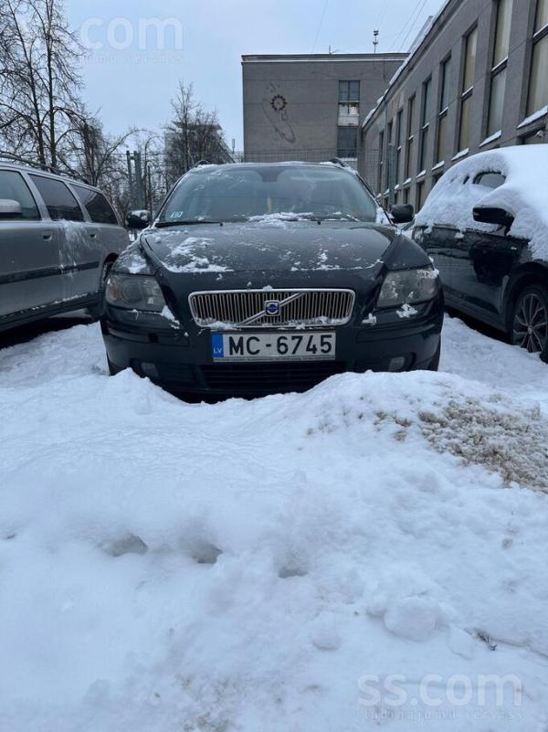 Melns Volvo V50 2006 Rīga, ar dzinēja tilpumu 2.40 L un nobraukumu 420 tūkst. km par 2000 €, foto 1 vietnē AUTOMOTO.COM.LV