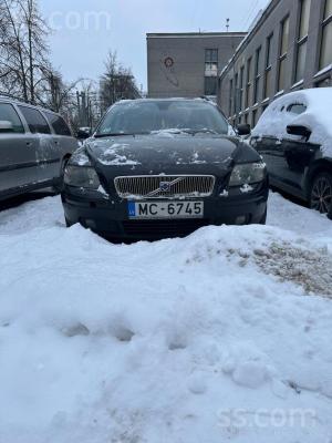 Melns Volvo V50 2006 Rīga, ar dzinēja tilpumu 2.40 L un nobraukumu 420 tūkst. km par 2000 €, foto  vietnē AUTOMOTO.COM.LV