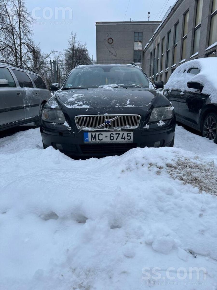 Melns Volvo V50 2006 Rīga, ar dzinēja tilpumu 2.40 L un nobraukumu 420 tūkst. km par 2000 €, foto 1 vietnē AUTOMOTO.COM.LV