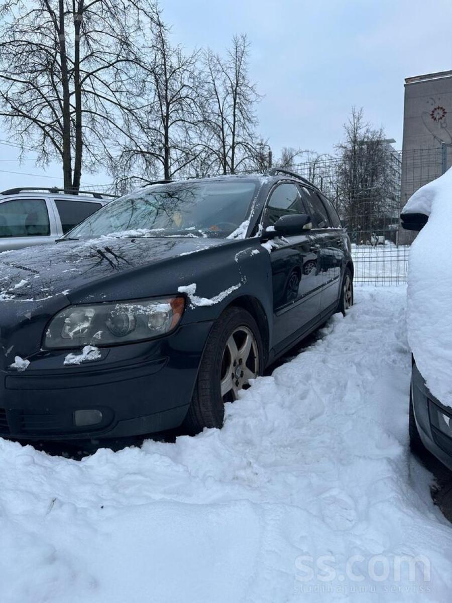 Melns Volvo V50 2006 Rīga, ar dzinēja tilpumu 2.40 L un nobraukumu 420 tūkst. km par 2000 €, foto 2 vietnē AUTOMOTO.COM.LV